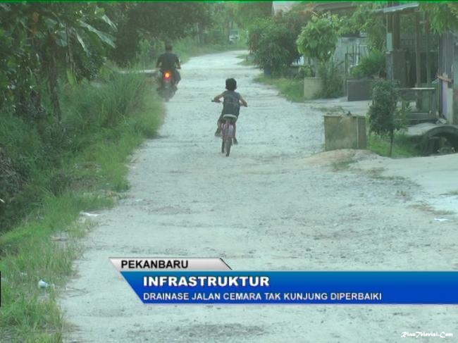Drainase Jalan Cemara Tak Kunjung Diperbaiki